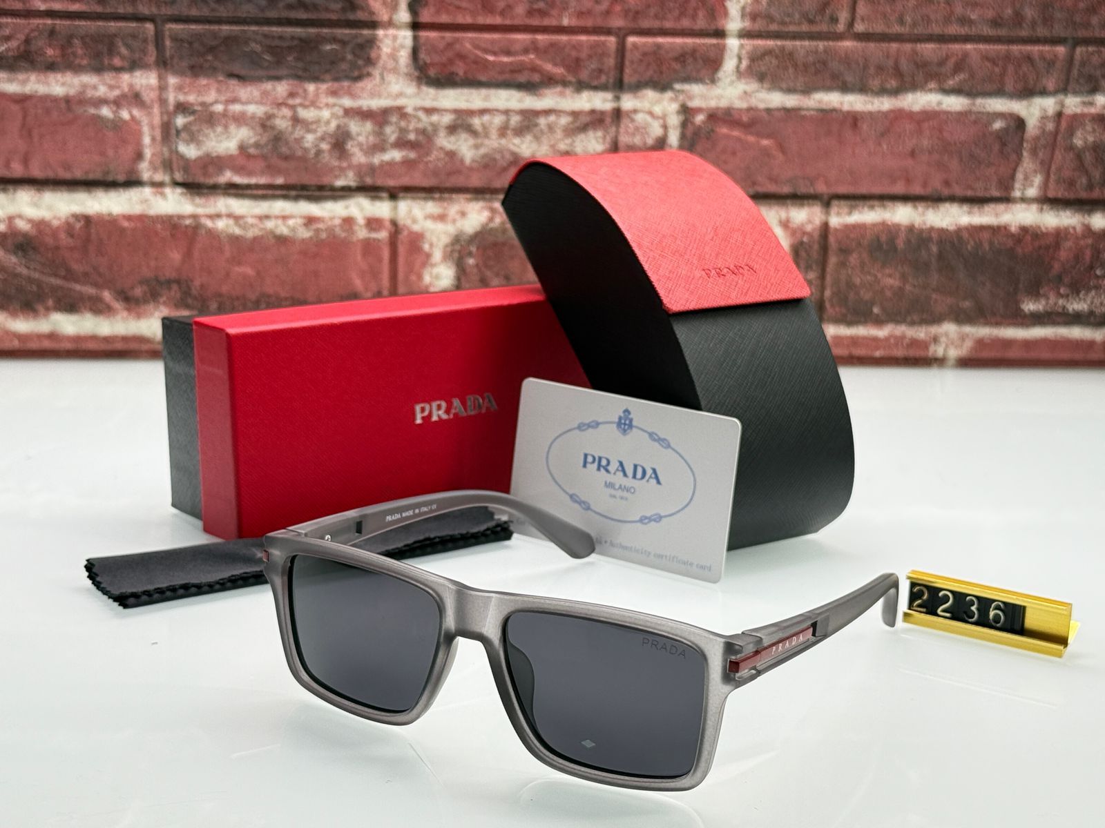 PRADA POLARIZED LENS SUNGLASS – Brandadox